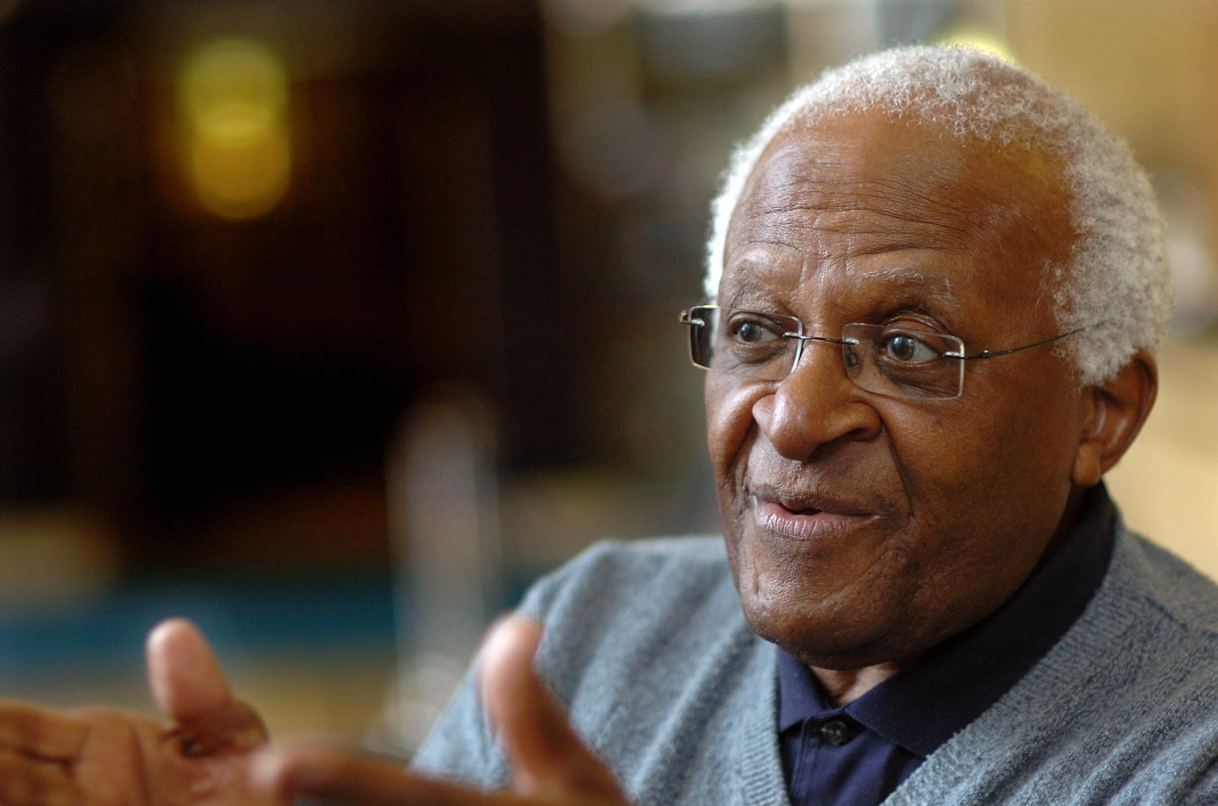 Bishop Desmond Tutu signs Northern Ireland Human Rights Consorti ...
